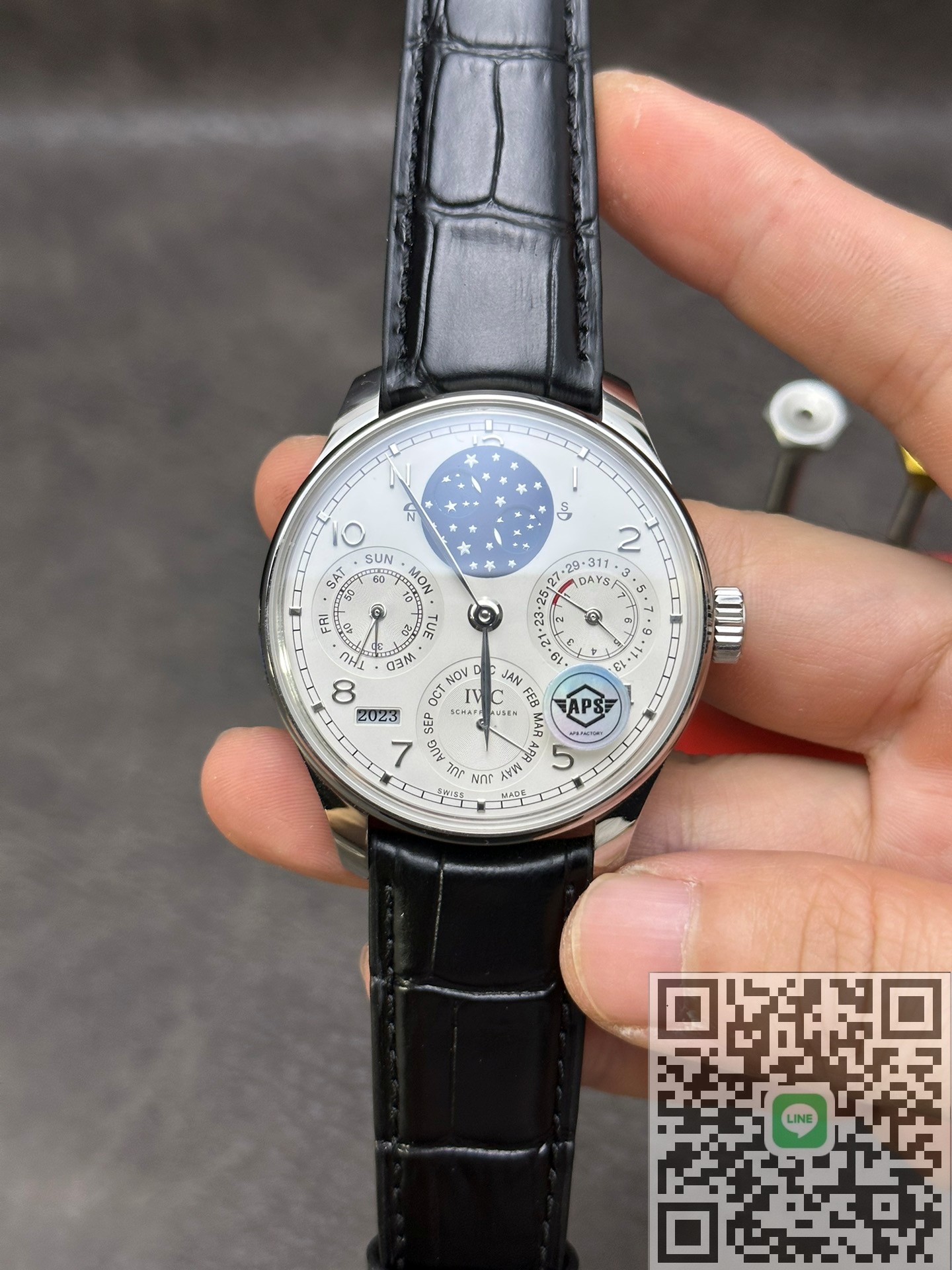 APS工場 ポルトギーゼ・パーペチュアル・カレンダーIW503406 44.2mm ホワイト文字盤 自動巻ムーブメント ブラックストラップ ...