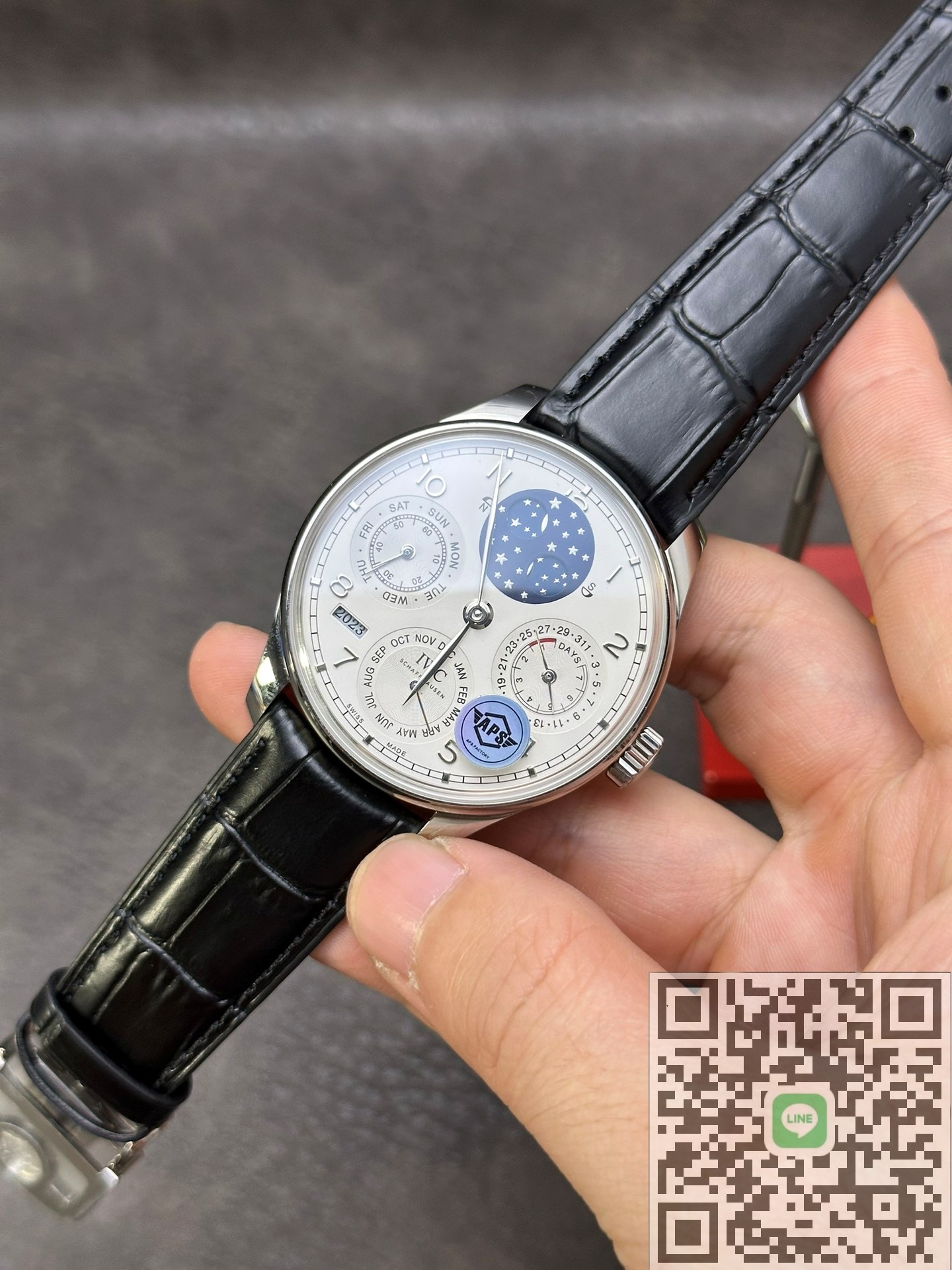 APS工場 ポルトギーゼ・パーペチュアル・カレンダーIW503406 44.2mm ホワイト文字盤 自動巻ムーブメント ブラックストラップ ...